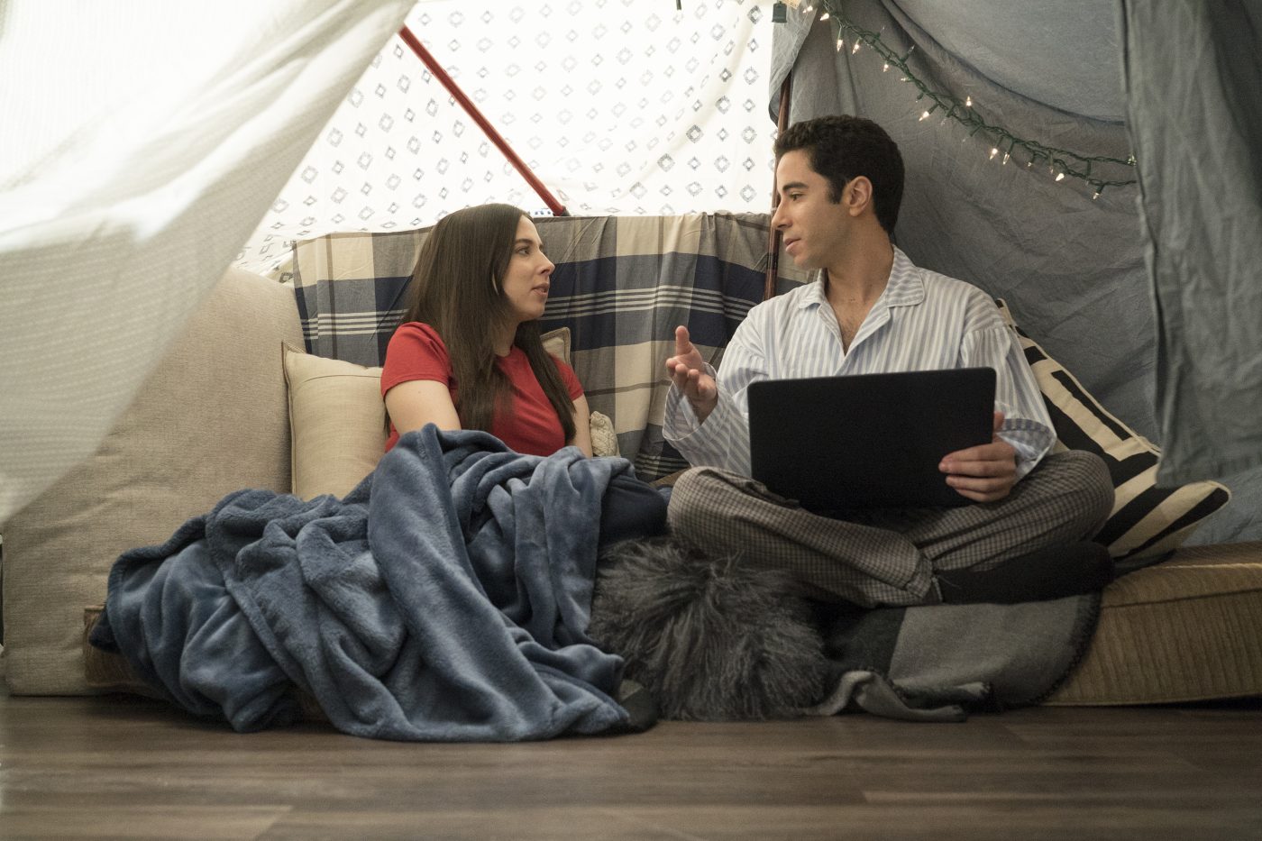 Platonic best friends are Alone Together in new Showmax comedy